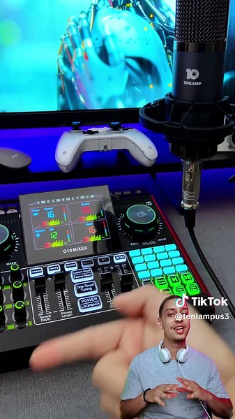 Tone deaf? No problem! G10’s auto-tune makes anyone sound like a star. #tiktokshopholidayhaul #TikTokShopCyber #WarmUpForHoliday #Tenlamp #TenlampG10