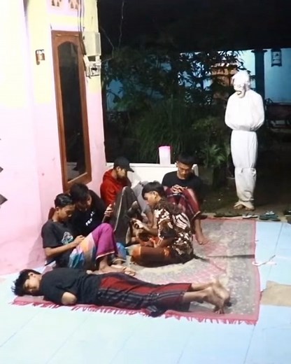 56K views · 222 reactions | Prank Pocong Terlucu 2024 #fyp #fypシ #prankpocong #pocong #horror #prank #funnyvideos #funny | ᶠᴱᴱᴸᴵᴺᴳˢ | Facebook