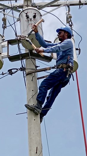 1.5M views · 4.8K reactions | Distribution transformer wiring time #transformers #Lineman #electricaljobs | Lineman24.com | Facebook