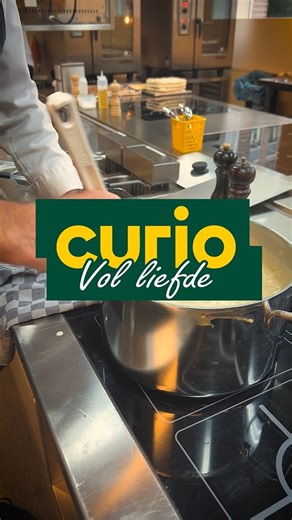 Het sneeuwt, dus: tijd voor Winter vol liefde met onze eigen icons ❄️ P.s. Kom 22 januari langs op de open dag!! #curio #mbo #opendag | Curio onderwijs