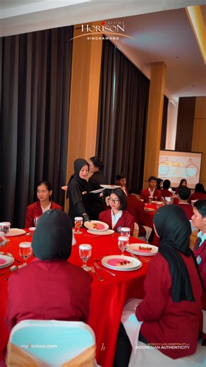 Good table manners never go out of style ✨ Enhance your dining experience with proper etiquette in a refined and comfortable setting🍽️ 🍴 Learn • Practice • Dine with Confidence #HorisonUltimaSingkawang