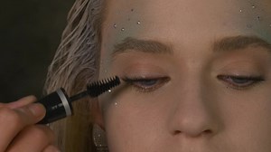 Stock Video Makeup Artist Applying Mascara 4202 Animated Wallpaper