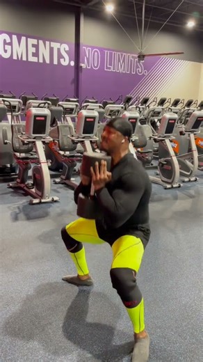 SUMO STANCE GOBLET SQUATS #legday #legs #squat #hamstrings #glutes #quads #naturalbodybuilding
