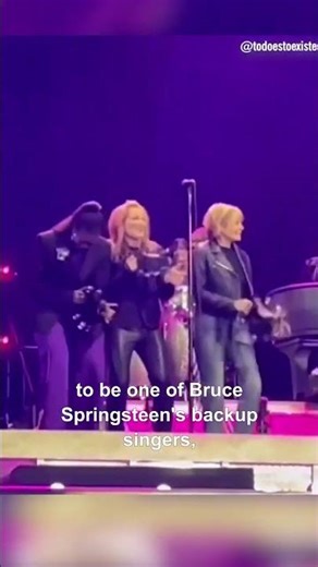 Michelle Obama on stage w/ Bruce Springsteen 🎶