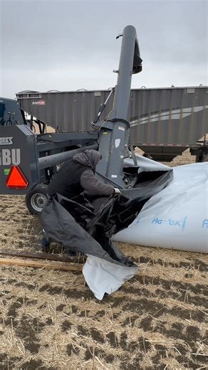 Dealing with grain bags Part 1 - setting up the extractor | Rosana Farms