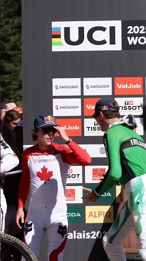 The moment Jackson Goldstone became the 2025 DH World Champion in Champery 🌈