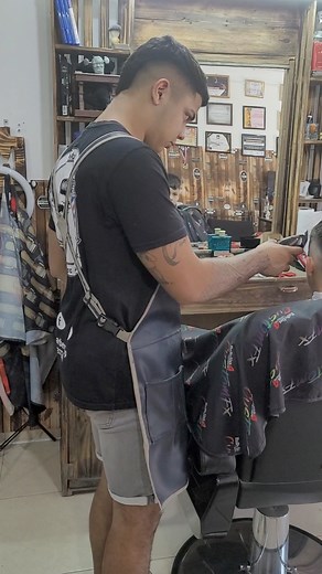 1.4K views | Llego el Fin de Semana, pasa pues por la Barberia! * Local 1: Iturbe 169 c/Cacique Lambaré Teléfonos: 0981537246 * Local 2: A media cuadra de la parada del 23 - Lambaré Teléfono: 0976439131 Este Domingo vamos a regalar VALES Gratis entre nuestros Pasajeros. #barberia #peluqueria | CABA Tour Paraguay | Facebook