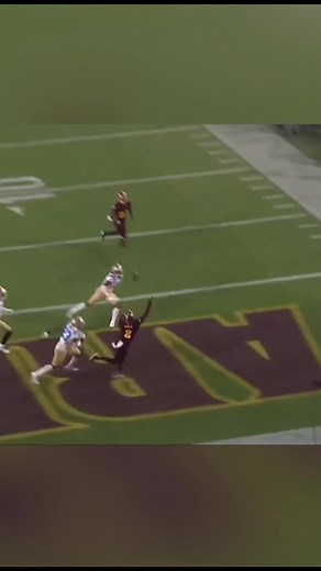 Elijah Badger commits to Florida!! 🐊🐊🐊 A big addition to this wide receiver room and potential big play threat this season for the gators 🔥🐊 #football #footballtiktok #footballedit #footballvideo #gators #florida #floridagators #floridafootball #gatorsfootball #floridagatorsfootball #fyp #fy #foryou