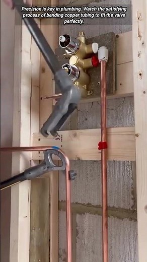 Expert Plumber Bending Copper Tubing, Quick Accurate Fit