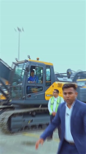 New Business Ideas | Factory Visit | Exhibition Coverage on Instagram: "धमाकेदार Excavator, Hyundai ने किया Launch We take a deep dive into the Hyundai R210 SMART X Plus — a powerful 21.2-ton class excavator designed for heavy-duty excavation, land development, quarrying, waste handling and general construction. Watch full walk-around, real-world digging demo, hydraulic performance test, comfort & cabin overview, and get a clear picture of whether this machine is right for your next project."
