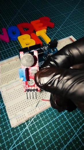 Control de un LED con aplausos utilizando Arduino y el micrófono KY-038 #arduino #robotics #robot