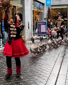 232K views · 5K reactions | What on Earth is going on here? 藍 | UNILAD | Facebook