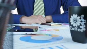 Person making graphs on paper - Free Stock Video