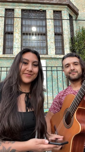 𝑴𝒊𝒍𝒆𝒏𝒂 𝑨𝒏𝒕𝒐𝒏𝒊𝒂 on Instagram: "Se agotaron las preventas del lanzamiento del single 💫💫 que es este sábado 10 de Enero para mi cumpleaños!! Es una fecha muy importante, ya que se estrena por primera vez en vivo una canción de mi primer disco de boleros 💘💘 Estos videitos son de la semana pasada que andábamos en Valpo junto al @emmanuel.bermedo 😁🍇 cantando en las calles del puerto este hermoso Vals popularizado por Palmenia Pizarro y el Bloque depresivo “En Vano” Muchas gracias a