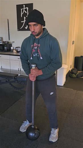 mace training doesn't just build bigger forearms; it builds smarter, more resilient, and highly functional forearms. For a basketball player, this translates directly into better ball control, more power, and a reduced risk of injury, making it one of the most sport-specific and beneficial tools for any serious athlete.#7pmfitnessstudio #personatrainer #seattlefitness #burienfitness #getstronger #movilitytraining | Humberto Juarez