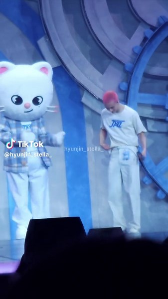 250214 Stray Kids 5TH FANMEETING 지니렛과 같이 괜찮아 댕댕댕 #스트레이키즈 #straykids #skz #현진 #hyunjin #SKZ_5TH_FANMEETING #SKZ_5CLOCK #YouMakeStrayKidsStay @Stray Kids