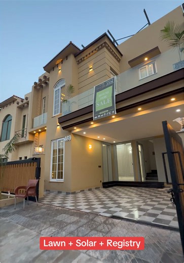 Beautiful 8 Marla Designer House with Lawn and Solar