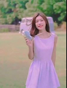 Portable Selfie Mini Handheld Fans, Battery Operated Clip on Mini Desk Fan, Portable Travel Mini Fan with LED Light Can be Clamped on the Mobile Phone to Take Photos