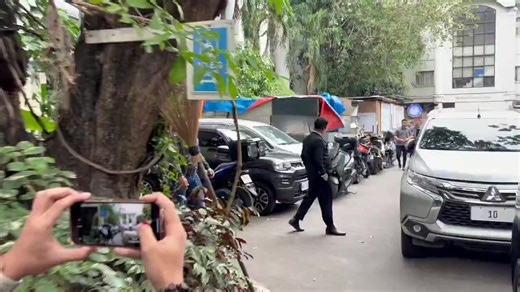 WATCH: Former DPWH undersecretary Roberto Bernardo and former district engineer Henry Alcantara at the Department of Justice for the continuation of the flood control mess investigation. | via Adrian Ayalin, ABS-CBN News | ABS-CBN News