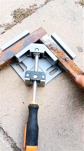 📐 How to Use a Multi-Purpose Corner Clamp!