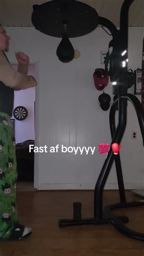 I think I'm pretty close to mastering the speed bag 🥊💯👌🏻 #speed #speedbag #boxing #training