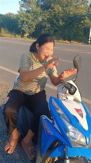 เป็นจังไดจื่อบ่ #shorts #trending #foryou #comedy #funny #2dlive #tiktok #reel #ตลก