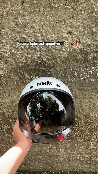 Helm viral kualitas premium😋 #rekomendasi #helmviral #helmastronot #helmsni #helmpremium #helmkeren #racunhelmet #racuntiktok #gebyarbelanjadesember #cuantanpabatas #wibgajian