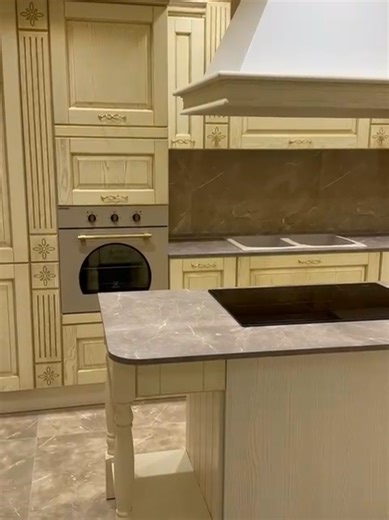 Terminata l’installazione di questa raffinatissima cucina Febal Casa modello Opera, impreziosita da inserti oro che ne esaltano stile e personalità. A completare il progetto, un portale divisorio con dispensa pensato per unire funzionalità e design in modo impeccabile. Un ambiente che parla di classe, cura dei dettagli e bellezza senza tempo. 🤍🍽️ Vieni a visitare il nostro 𝗦𝗵𝗼𝘄𝗿𝗼𝗼𝗺 𝗖𝗶𝗺𝗺𝗶𝗻𝗼 𝗔𝗿𝗿𝗲𝗱𝗮𝗺𝗲𝗻𝘁𝗶 ➡️𝗙𝗘𝗕𝗔𝗟 𝗖𝗔𝗦𝗔 𝗦𝗧𝗢𝗥𝗘 𝗦𝗔𝗟𝗔 𝗖𝗢𝗡𝗦𝗜𝗟𝗜𝗡𝗔⬅️ 📌 V