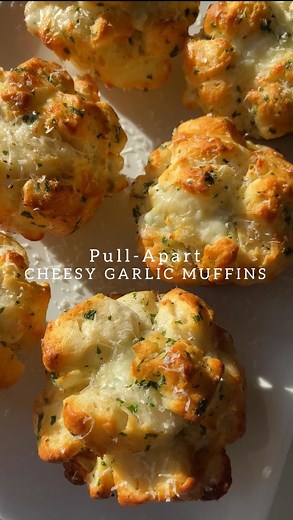 1.6M views · 4.6K reactions | Cheesy Garlic Bread Muffins |...