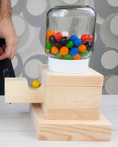 DIY candy dispenser 🍬🍬 | MetDaan Tips