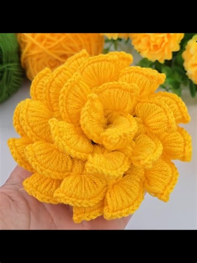 Super Easy 3D Crochet Flower Tutorial