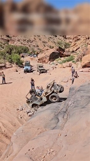Old jeep Offloading￼🔥