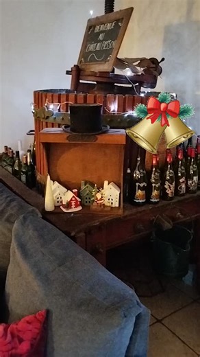 Chateau Besson on Instagram: "Et voilà ma décoration intérieure pour Noël est terminée 🥳"