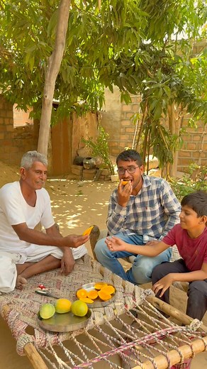 गॉंव में ताजे आम खाने का आनंद 🥭#gaon #reelschallengereelschallenge #reelsvideoシ #desi #village #desilife #villagelife #desertlife | Thar Desert Photography