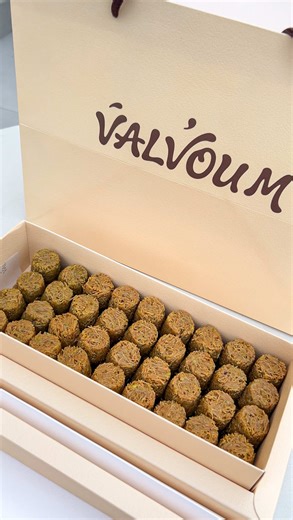 Really liked their sweets, the packaging, the quality everything is top tier😮‍💨🤩 Must try specially this Ramadan for gatherings. Check them out and satisfy your sweet tooth!🥰 @valvoum #valvoum #sweetskuwait #sweetsramadan