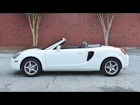 2002 Toyota MR2 Spyder 5-Speed: walk-around & cold start
