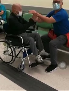 Grandmaster Ip Chun chi sau at 97 . | Grandmaster Ip Man - Wing Chun