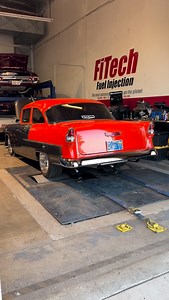 FITECH FRIDAY // well also, doing a few pulls before I get the @fitech_efi Go EFI 4 kit setup on @thee_55chevy !! - Drop some HP Guesses below 👇🏻 383ci Small Block Chevy — Also take a moment to listen to that @blackwidowexhaust sing!! #kingofsound _____ #rods55 #fitechefi #trifiveera | Tri-Five Era