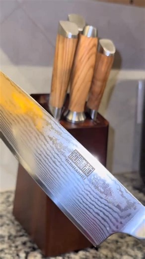 Leann Williams on Instagram: "These knives from HOSHANHO give me the cleanest, neatest cuts. Obsessed with the sleek design ✨🔪 #hoshanho #knife SAVE SOME MONEY USING Discount code: LW30🫶🏾"