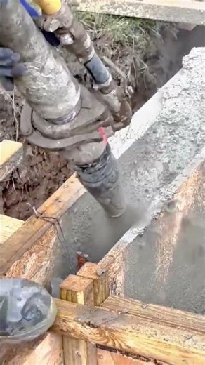 Modern Concrete Construction Techniques Pouring, Leveling, and Smoothing Walls