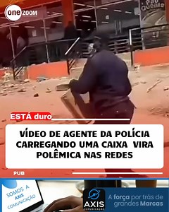 VÍDEO DE AGENTE DA POLÍCIA CARREGANDO UMA CAIXA DE VIRA POLÊMICA NAS REDES Um vídeo de um suposto agente da polícia carregando uma caixa de frango durante os distúrbios da greve dos taxistas está a viralizar nas redes sociais. No tik tok tem mais ação veja 👉🏿 https://vm.tiktok.com/ZMS36Ny5S/ | ONEzoom