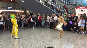 Awesome The Mask cosplayers dancing at Montreal Comiccon! cosplayers: The Mask: Simon Fontaine Tina Carlyle: MIchele Paul Second dance video: https://www.facebook.com/felix.wong.photography/videos/1100754453304286/ #montrealcomiccon | Felix Wong Photography