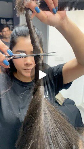 Munazah Razzaq on Instagram: "Munazah signature haircut 💇‍♀️"