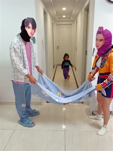 Funny Kids: Cartoon Characters Showdown - Pink vs Red