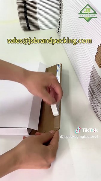 Would you know what is packing? Clothes? File? Tear off envelope box, any needs welcome to contact.#packagingsolution #packagingmanufacturer #totalsolution #personalized #gifts #apparel #packaging #clothing #flat #corrugated #paperbox #onestopsolution