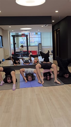 Flexarts_japan | professional contortion training studio on Instagram: "限界のその先へ。 柔らかさは、強さ🔥 #contortion #コントーション #超柔軟 #ストレッチ #柔軟"