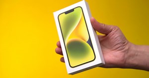Download the new yellow iPhone 14 wallpaper right here