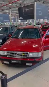 🔍🚗🇮🇹 Rencontre avec une Lancia Thema 8.32 ( avec un moteur V8 Ferrari). Je vous explique pourquoi cette voiture était géniale. Lancia Save Lancia Lancia Algérie FCA Heritage La Lancia Thema 8.32 est visible au FCA Heritage à Turin, Italie, ouvert au public. | Petites Observations Automobiles - POA