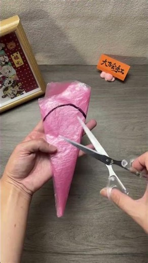 Make a Flying Mini Parachute from Plastic Bag & Bottle Cap (It Flies!) #ParachuteDIY #Upcycling