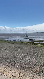 Boat Stuck. Awaiting the tide to come in | Lytham St Anne’s News